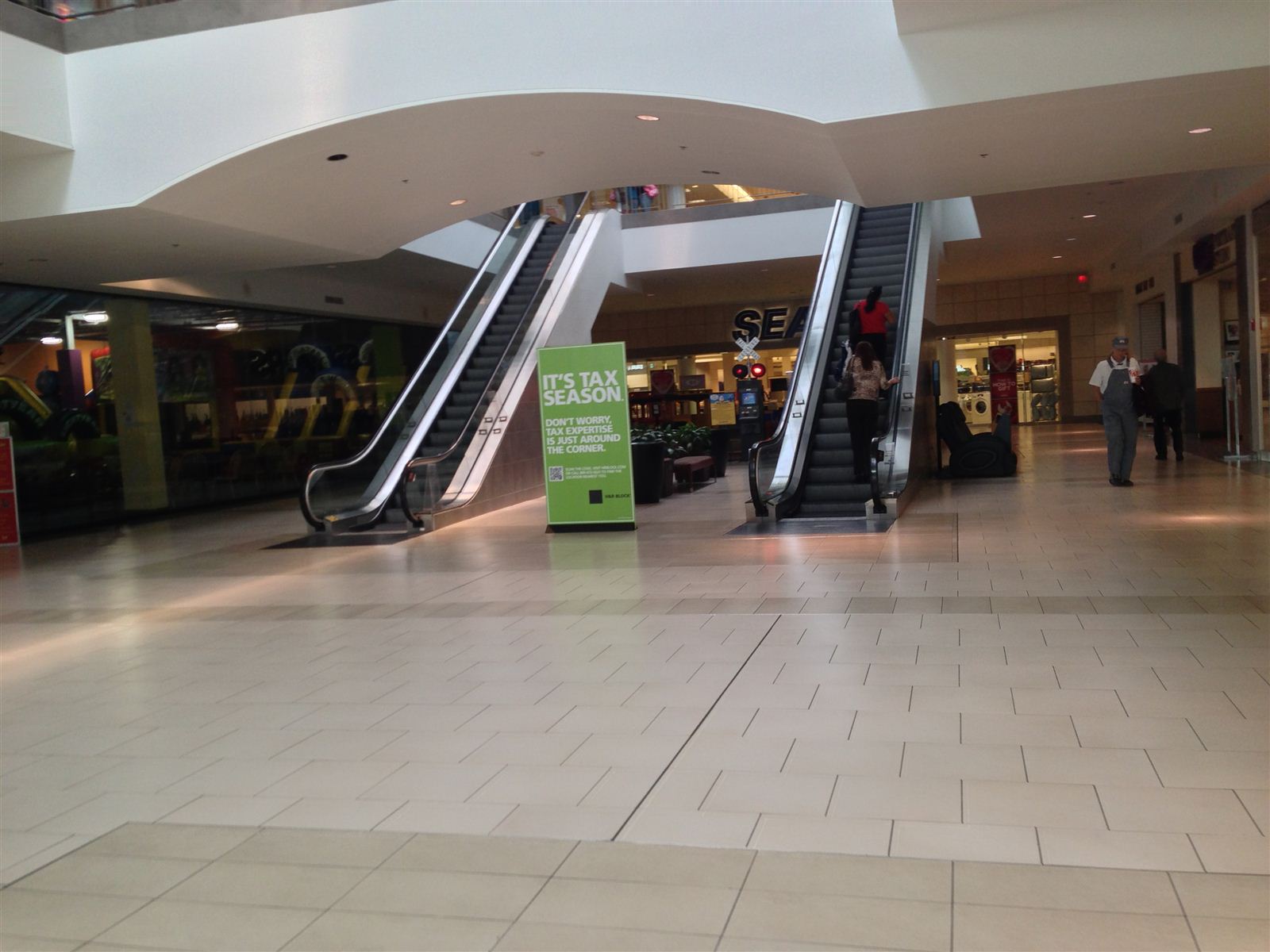 Locations Hub - Lakeline Mall