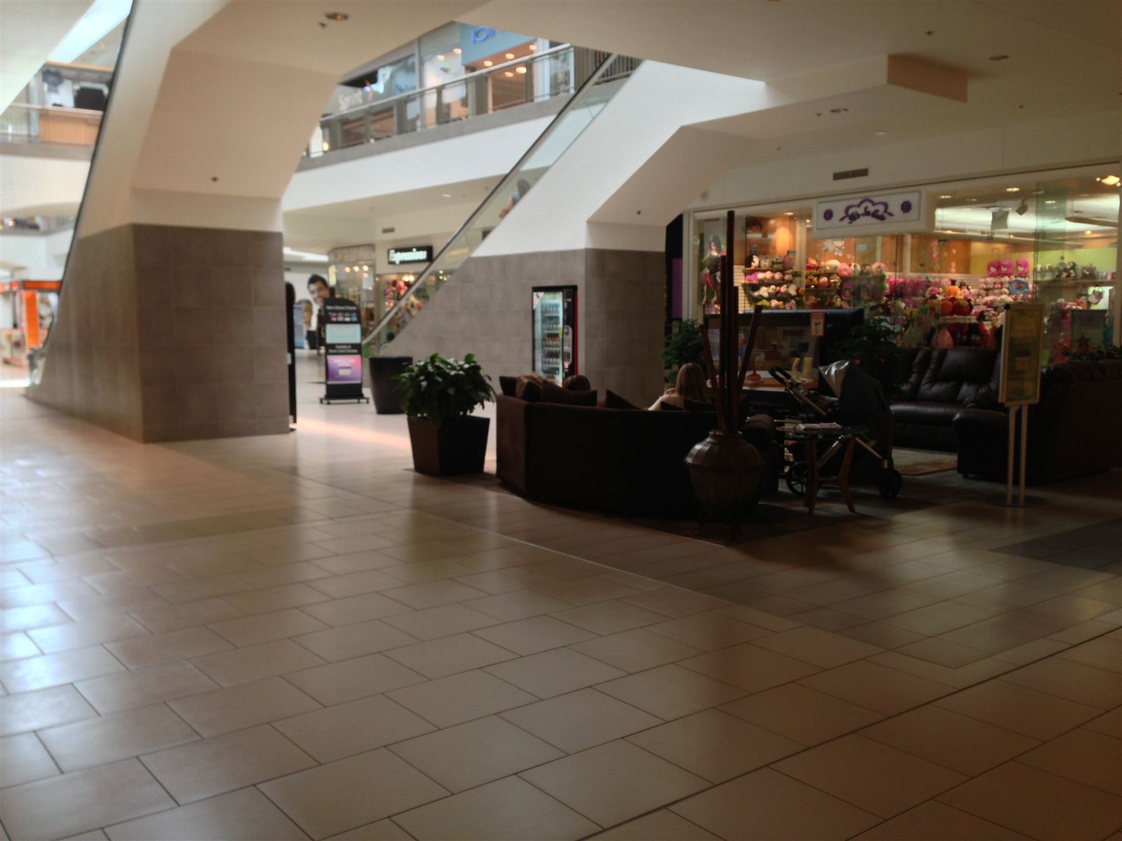 Locations Hub - Lakeline Mall